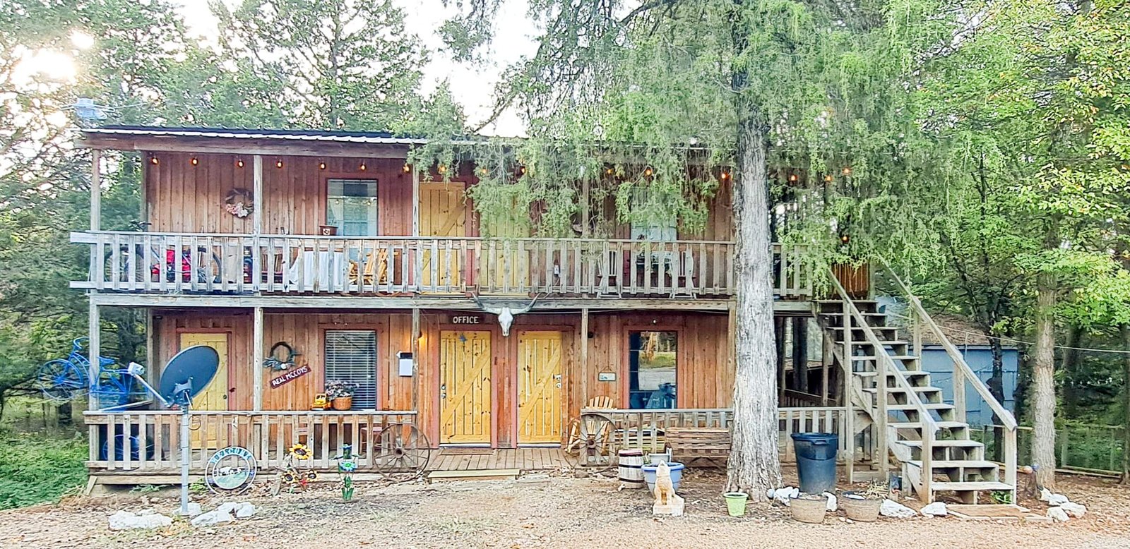 Mountain Hideout Hotel - Rustic Hotel Located at the Mountain , Canton TX